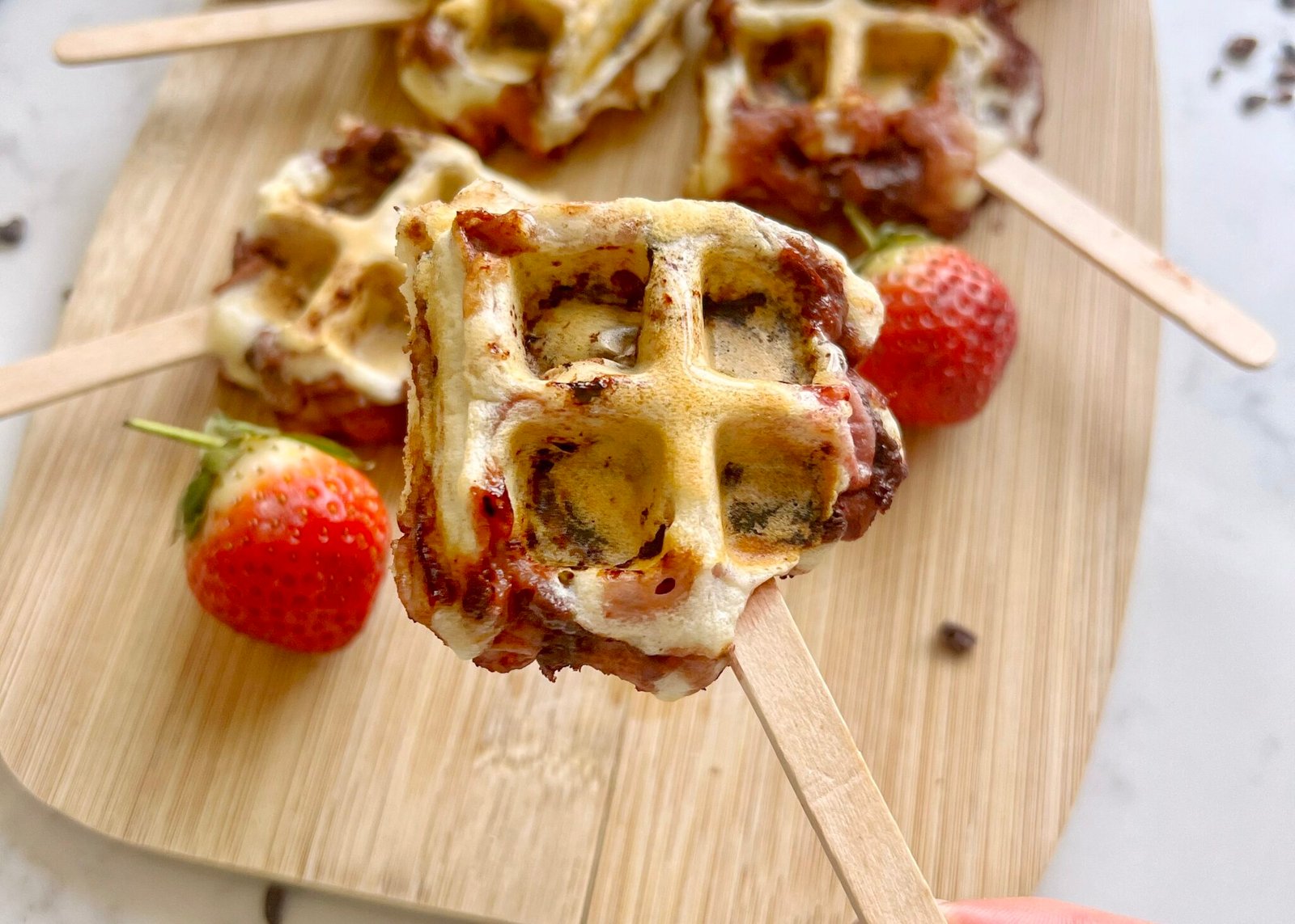 Strawberry & Chocolate Waffle Pops - Alexarciab Healthy Recipes