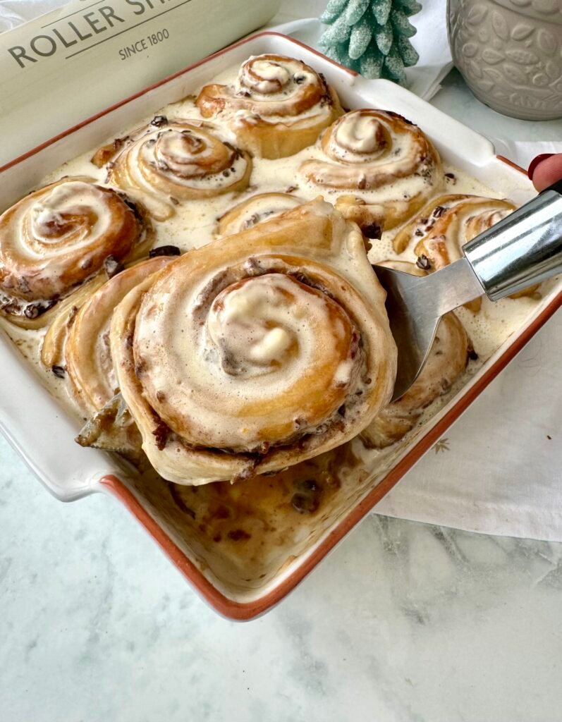 Mince Pie Cinnamon Rolls - Alexarciab Healthy Recipes